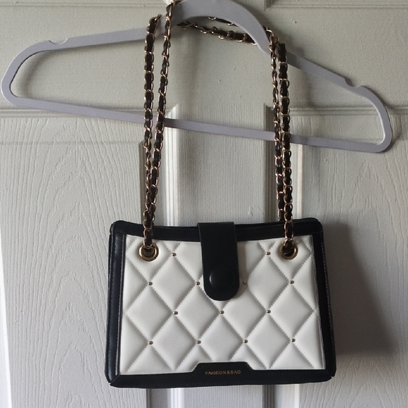 Fashion Bug | Bags | Fashion Bug Quilted Black And White Shoulder Bag ...